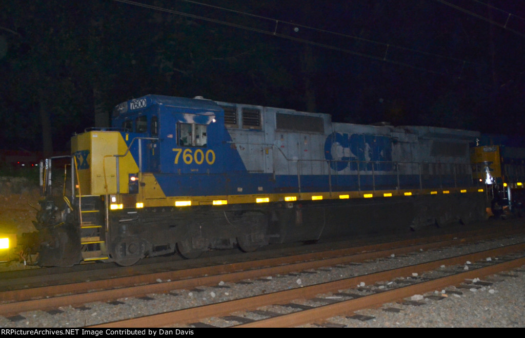 CSX C40-8 7600 trails CSX C40-8 7536 on Q301-12, again...
